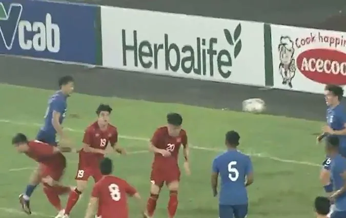 Kết quả U23 Việt Nam 2-2 U23 Singapore: Công làm thủ phá, đội chủ nhà hòa thất vọng