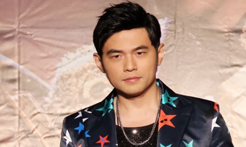 Châu Kiệt Luân thấy ngượng khi bi người đi đường nhờ chụp ảnh hộ vì ...