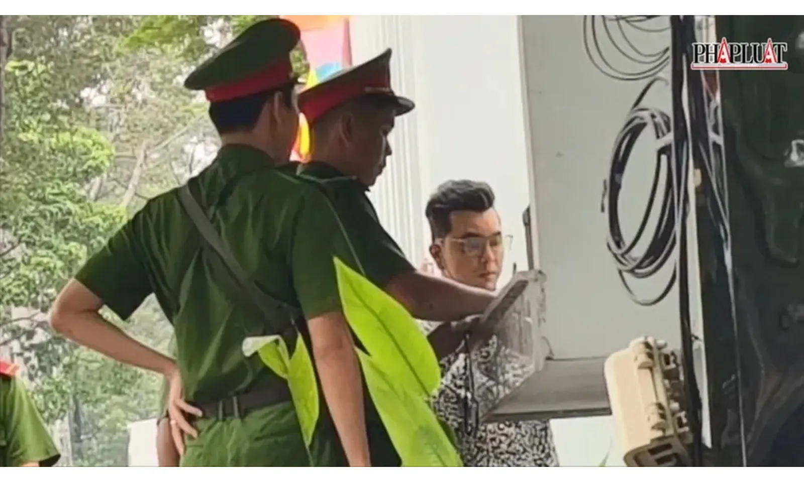 Ca sĩ Ưng Hoàng Phúc được triệu tập đến Công an TPHCM