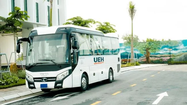 Trường Đại học Kinh tế TP Hồ Chí Minh triển khai dịch vụ SHUTTLE BUS