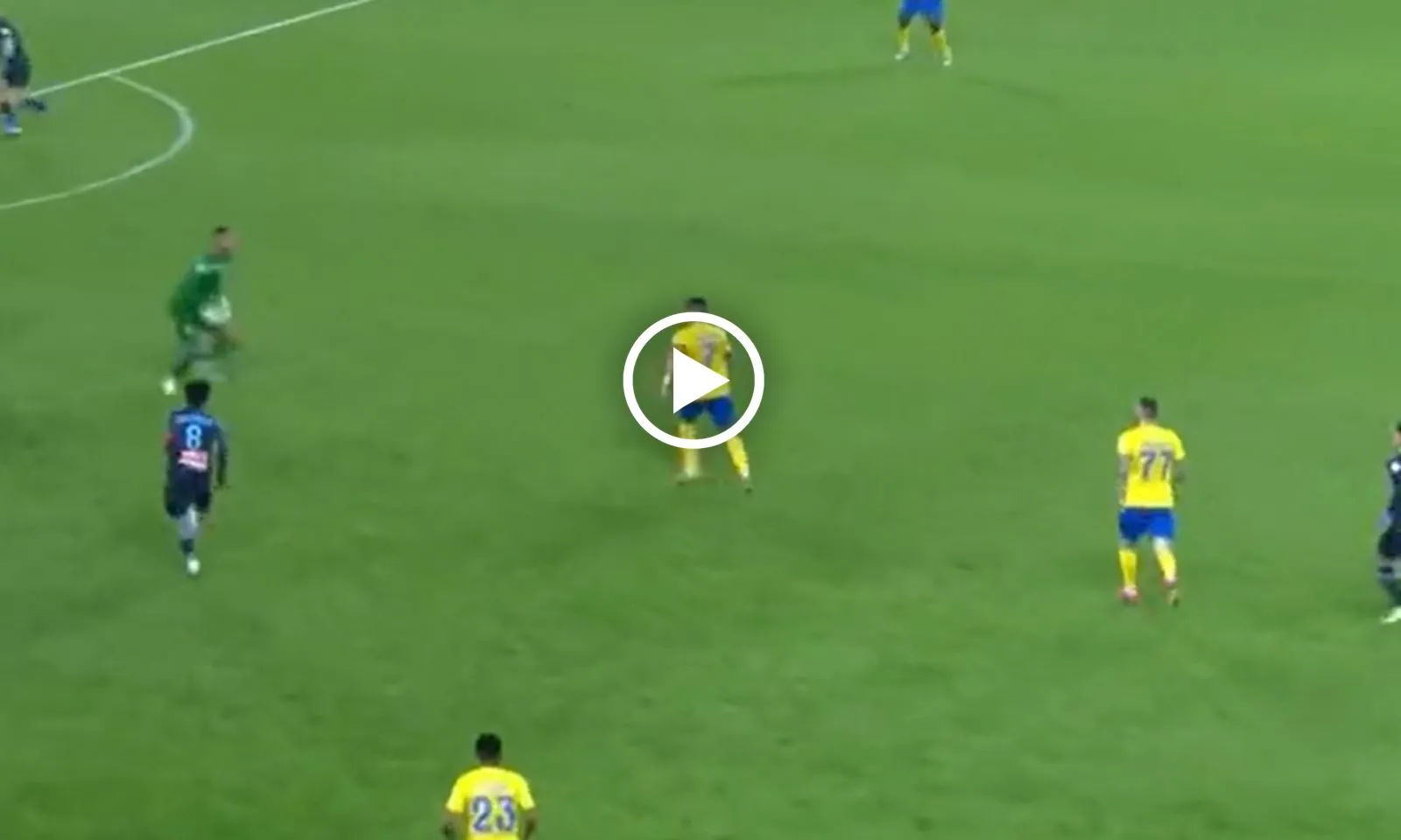VIDEO: Ronaldo lốp bóng từ khoảng cách 40m khiến CĐV Al-Nassr phát cuồng
